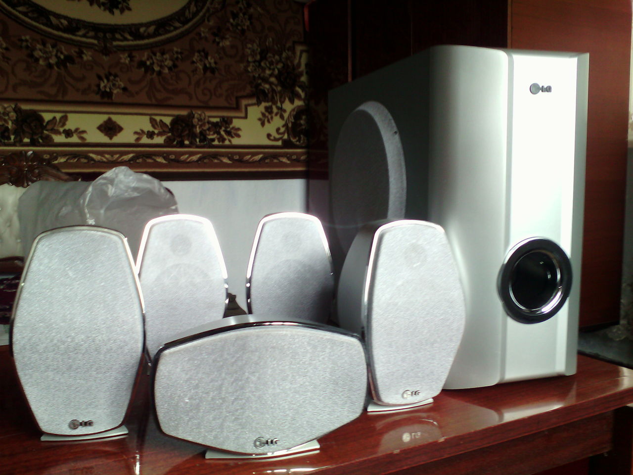 Boxe noi lg pentru home teatre