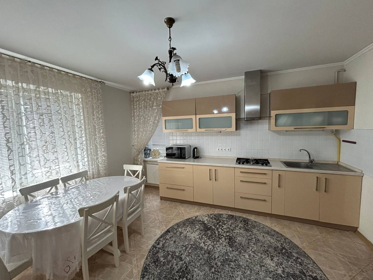 Casa de locuit in satul Răzeni