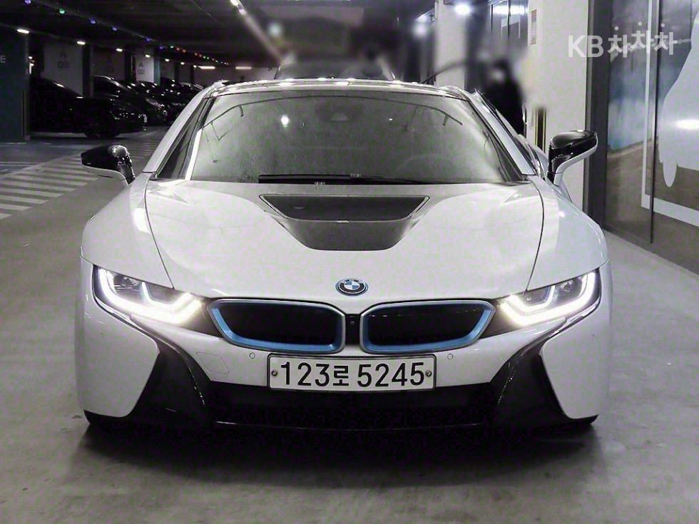 BMW i8 an. 2018 cu rulaj 45675 km, Plug-in Hybrid (benzină), 63900