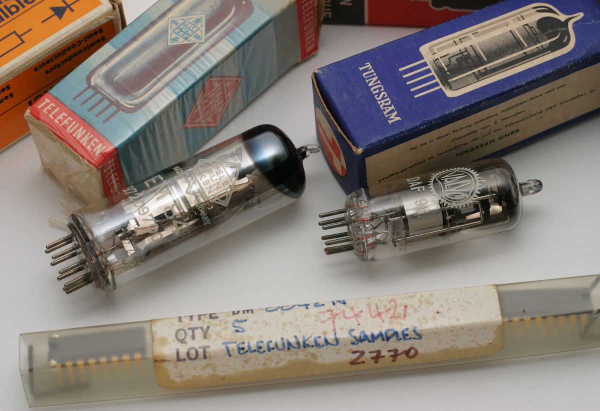 Из Германии радиолампы Telefunken EM84 PC88 PY500A Valvo EABC80 DAF96 RSD