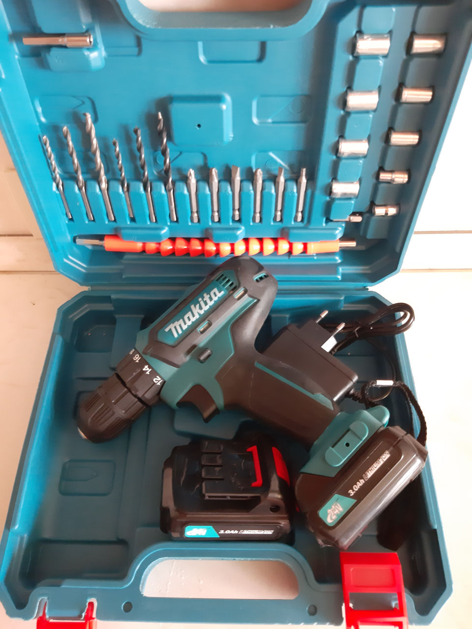 Шуруповерт Makita 24V 3A