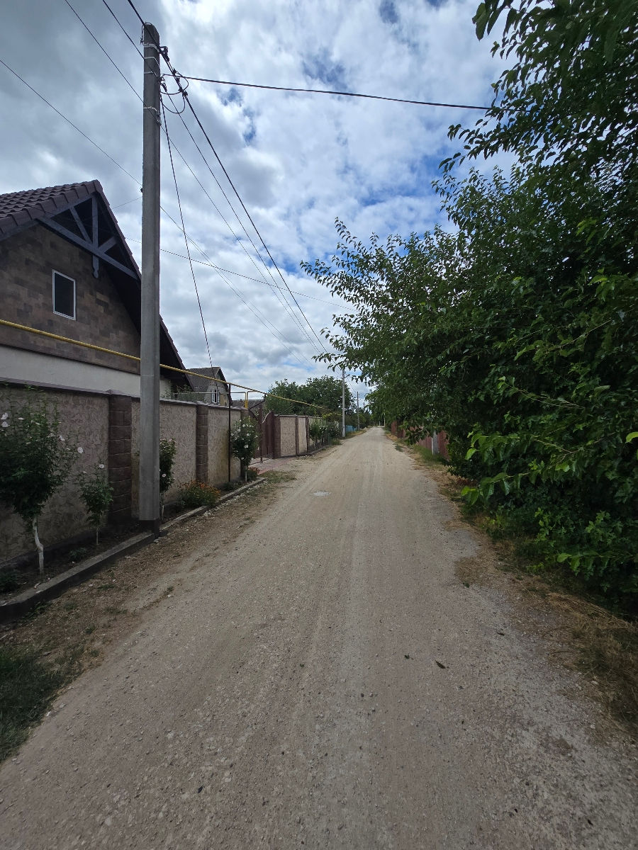 Spre vinzare casa batrineasca s. Pirita +teren 19,35 ari sub constructie.