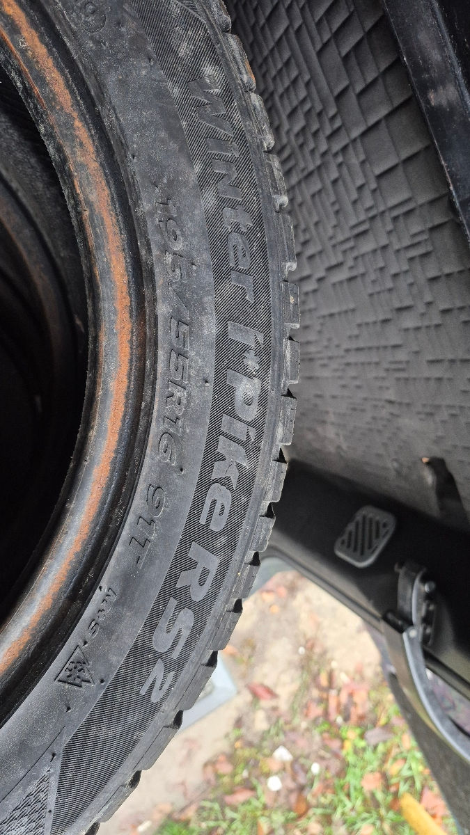 Se vinde stare bună Hankook 195/55 R16