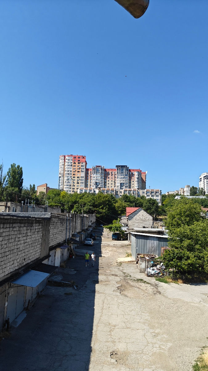 Se vinde garaj cu spatii adiacente cu o locatiune foarte buna 88 m.p. la Telecentru