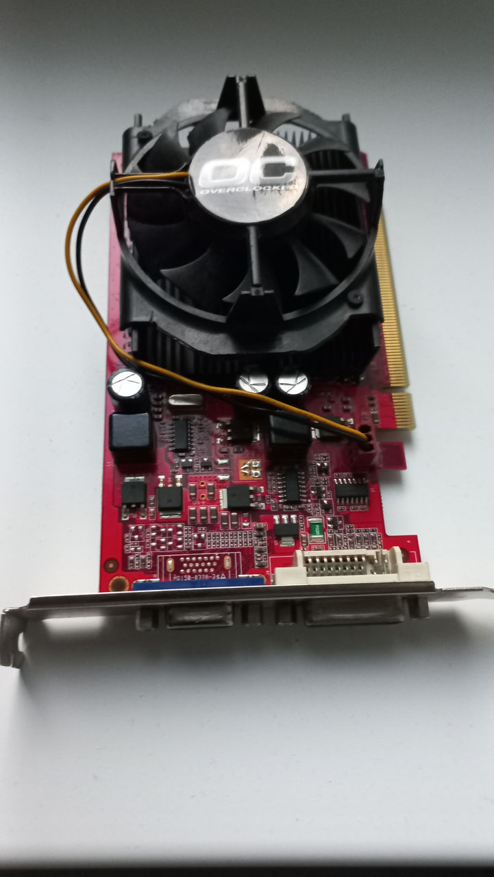 GeForce GT220 pci express