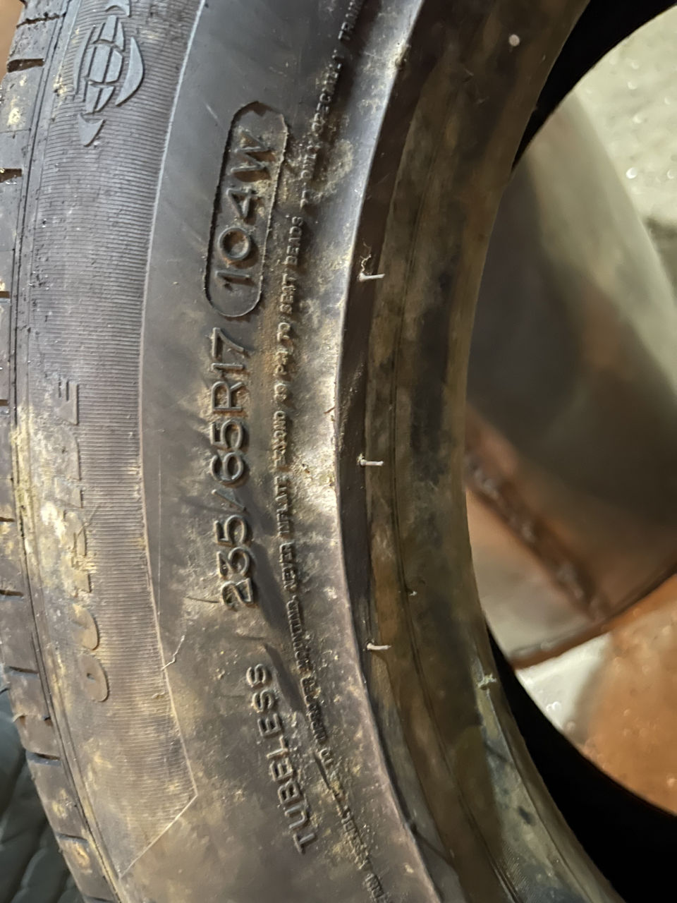 Anvelope 235 / 65 R17 104W