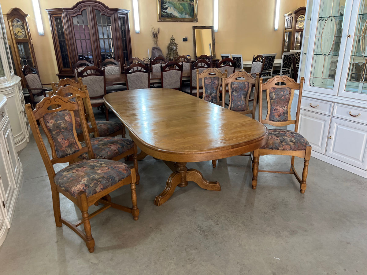 Masa ovala cu 6 scaune din lemn