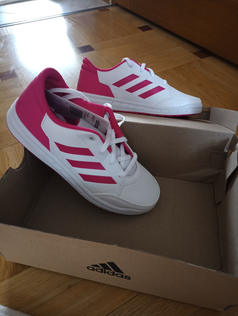 Продам кроссовки Adidas 36 размера.