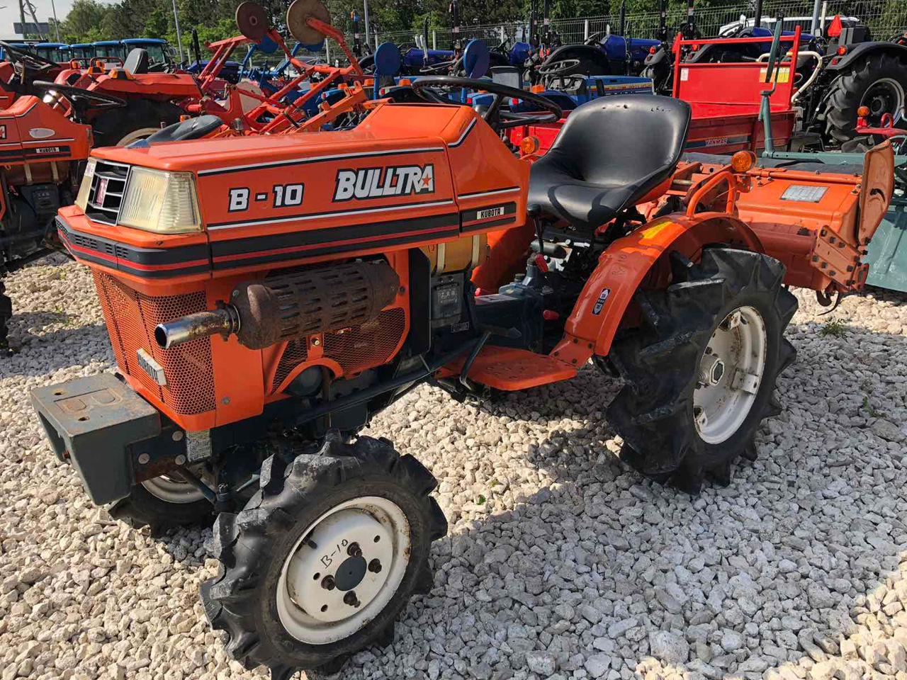 Se vind tractorase japoneze Kubota Bultra B-10 cu freza de sol