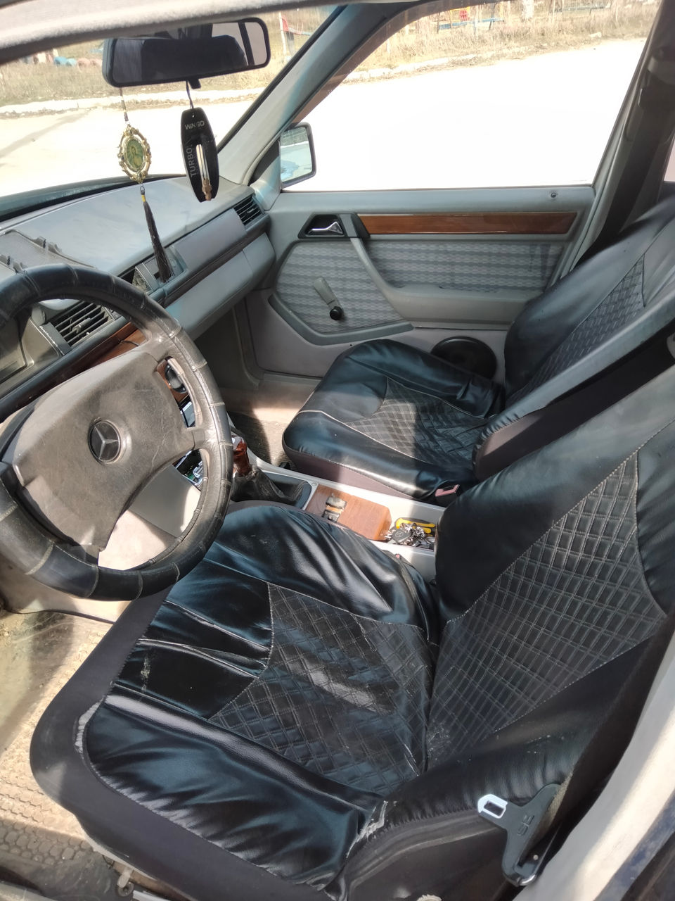 Mercedes Series (W124)