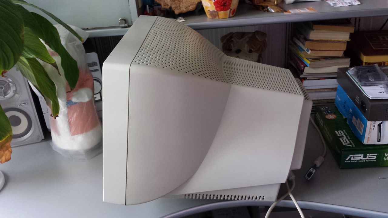 Vând Monitor Philips 107T51 - CRT - 17 inch