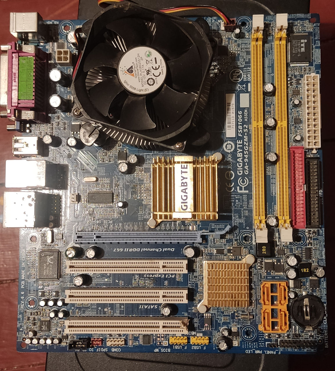 Gygabyte 775 + cooler + pentium e2140