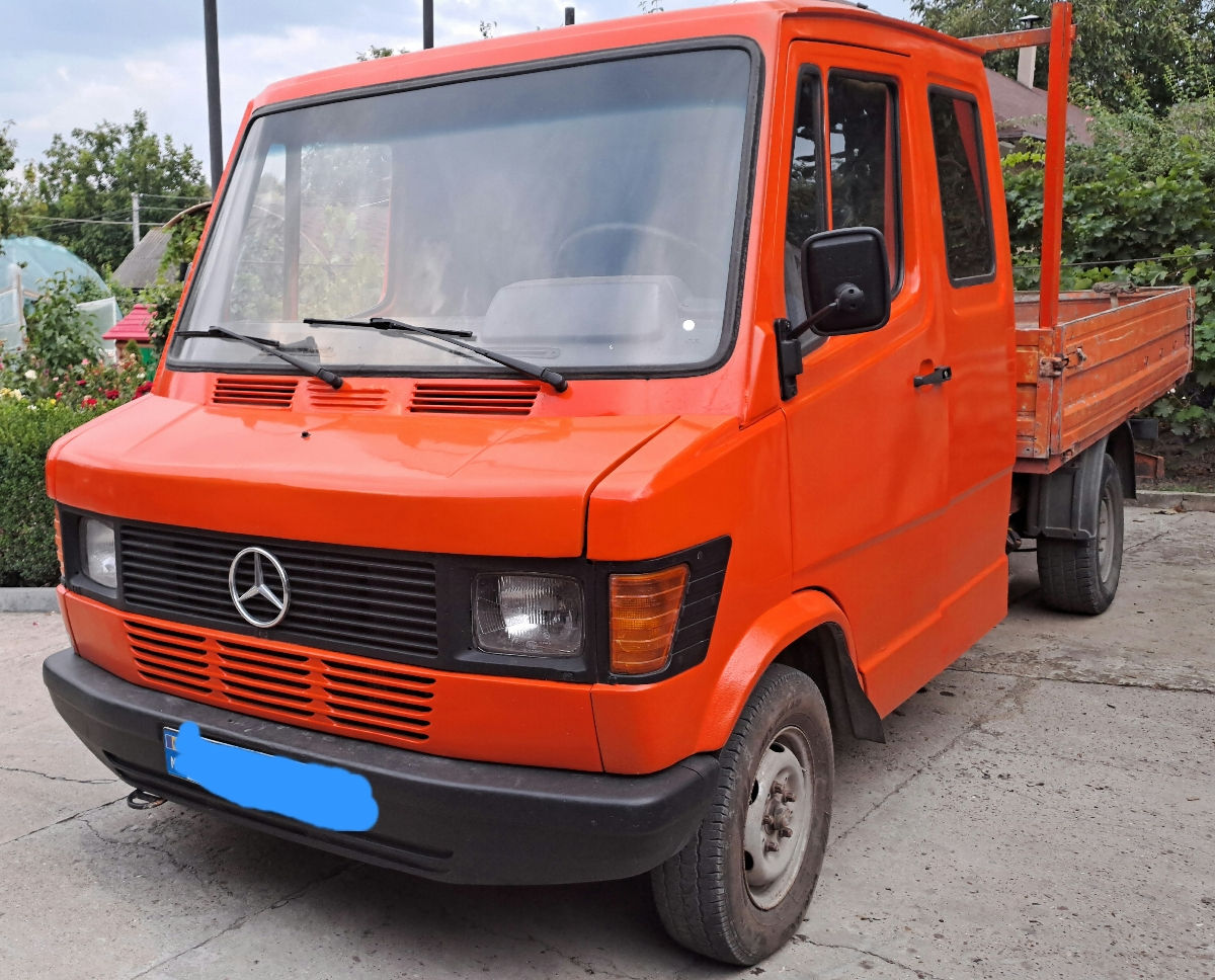 Mercedes 208D 1993 г. с пробегом 300000 км, Дизель, 2700
