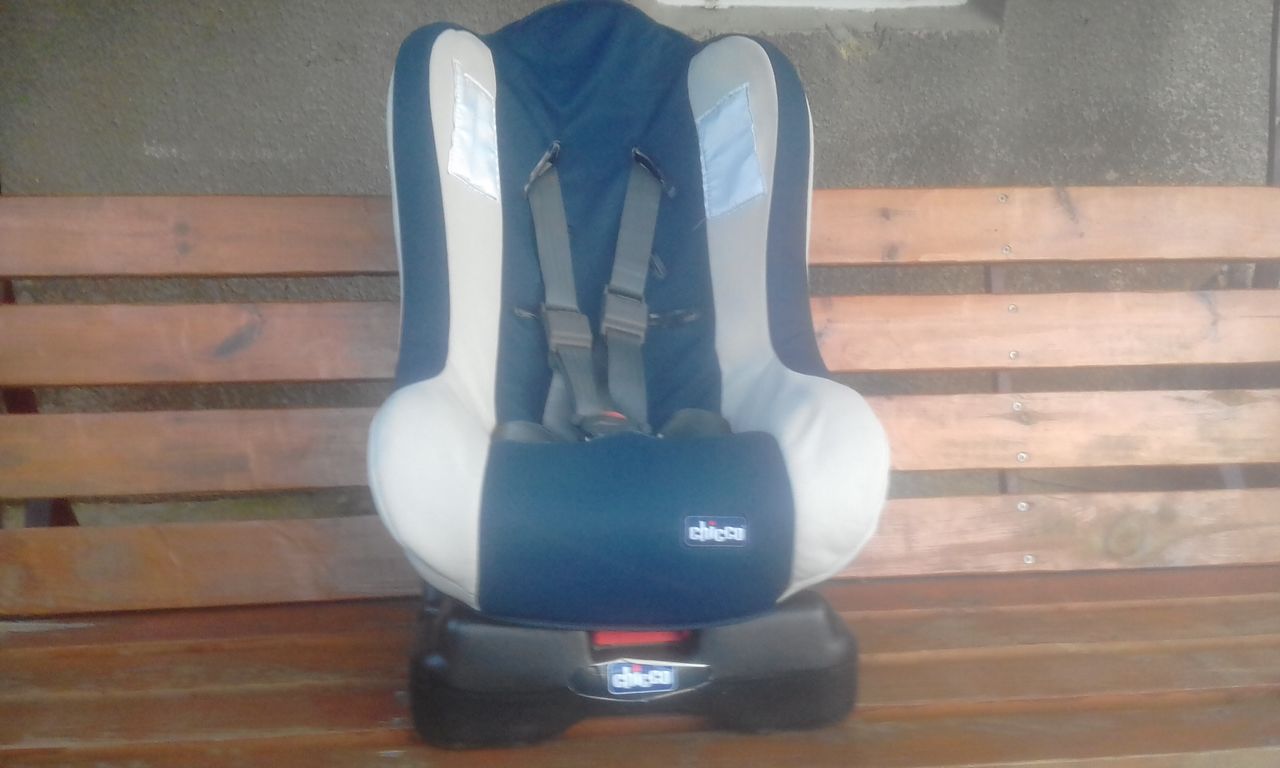 Scaun auto 0- 18 kg,firma chicco