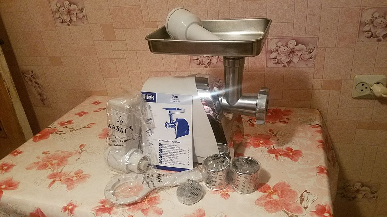 Мясорубка-овощерезка Vitek Vt-1671 W forte
