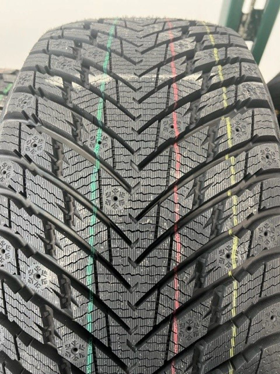 225/40 R18 92T XL Arivo Ice Claw ARW7 - Anvelope de iarna 2025