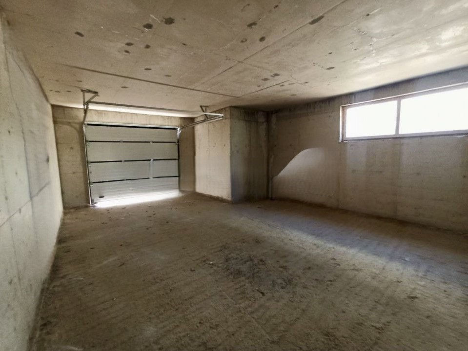 De la Proprietar: Townhouse de colt, Complex Hora Village