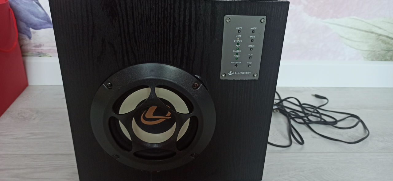 Sistem audio 2.1 20W+2*10W.