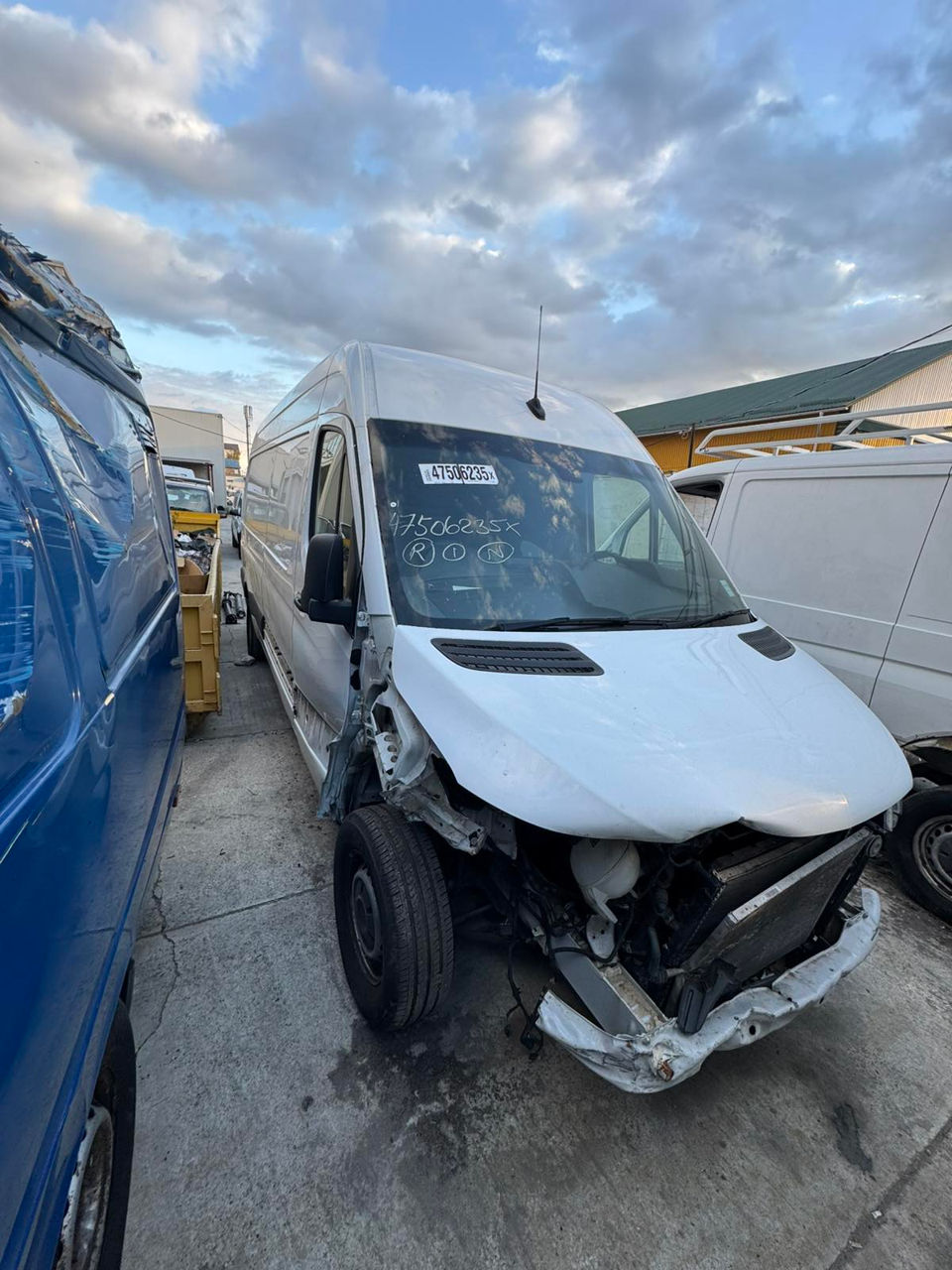 Запчасти разборка Mercedes 910 2023