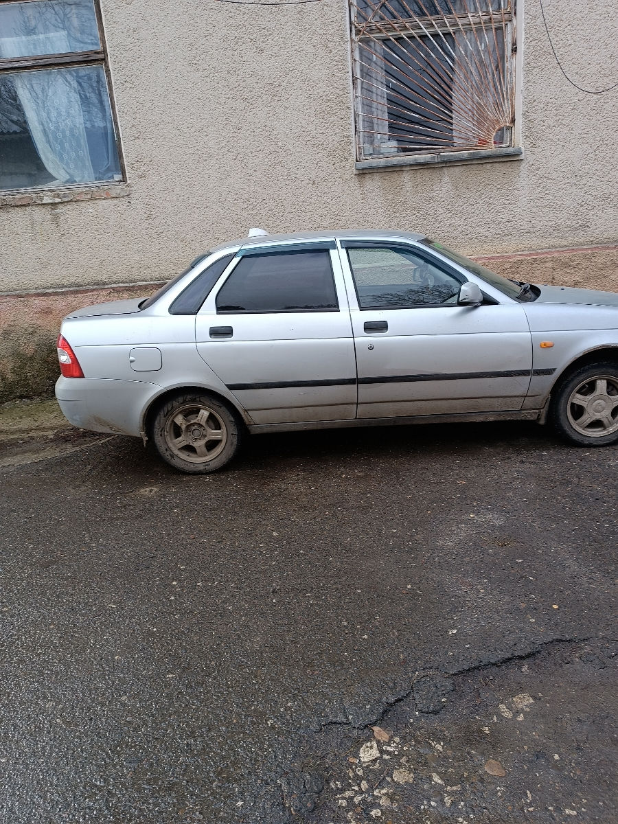 Lada / ВАЗ Priora an. 2008 cu rulaj 175000 km, Benzină, 1800