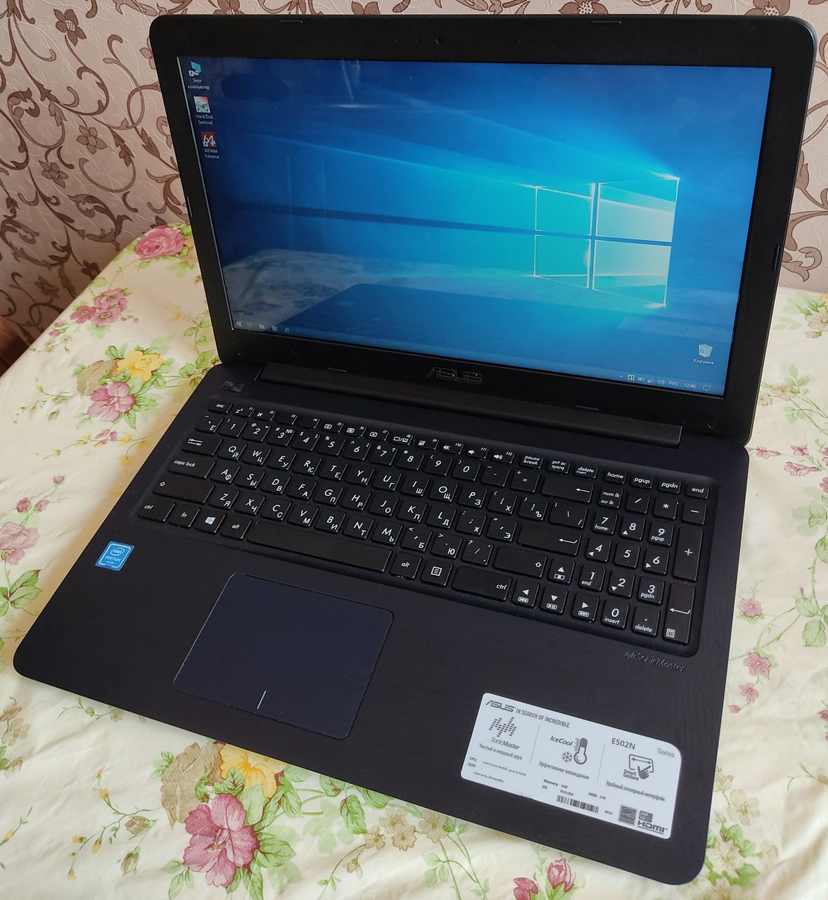 Asus E502N. Как новый. 1Тб Памяти. 15.6" Экран.