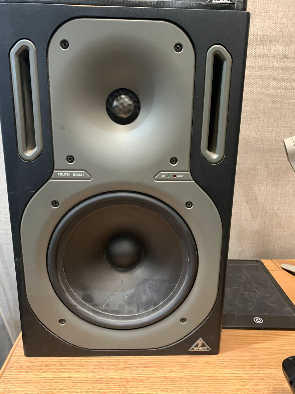 Behringer Truth B2031A – monitoare active de studio