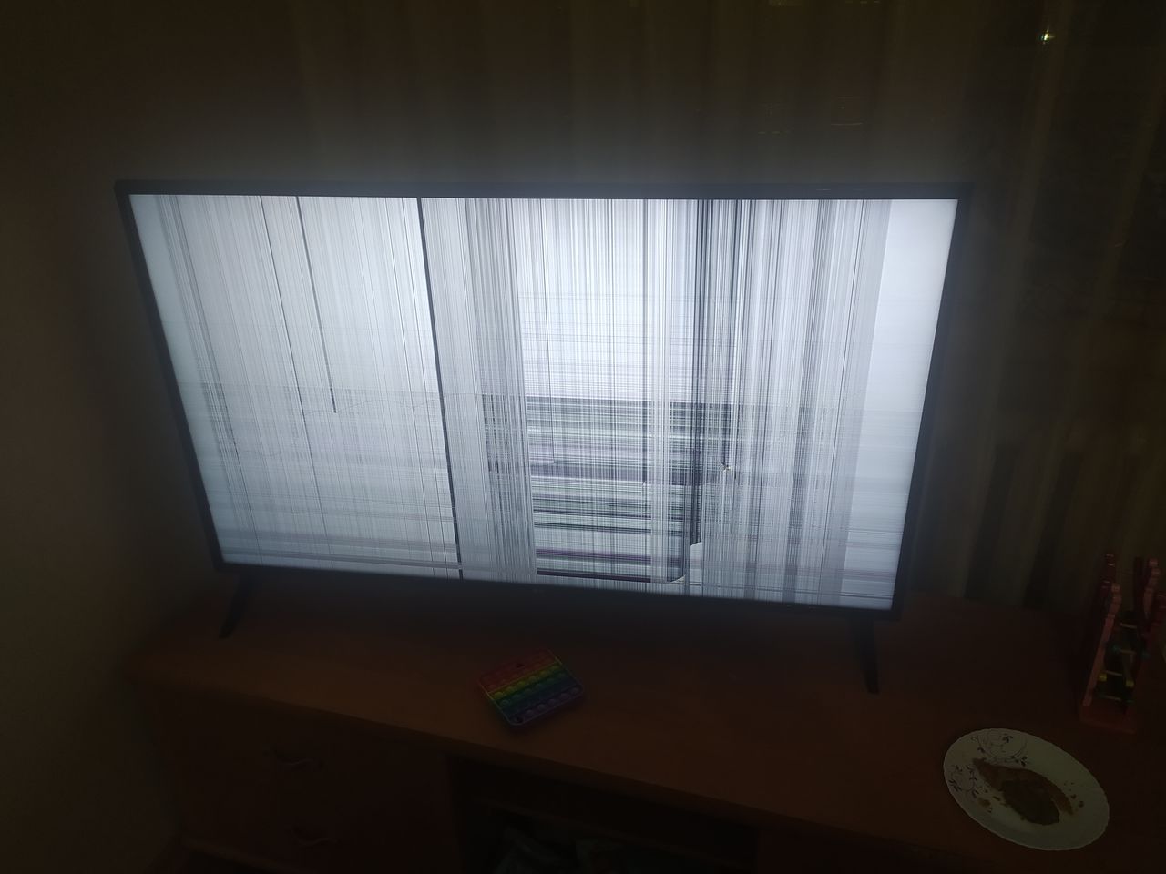 Vind LG la piesa ecranul e stricat