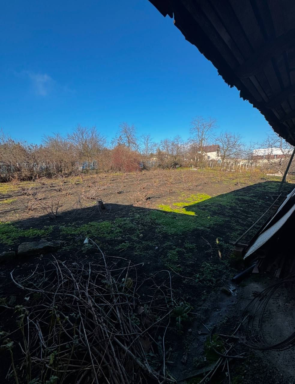 Se vinde teren sub construcții.