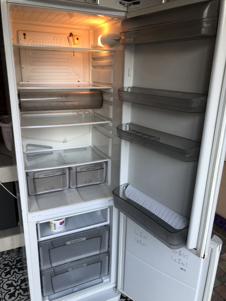 Продам рабочий холодильник