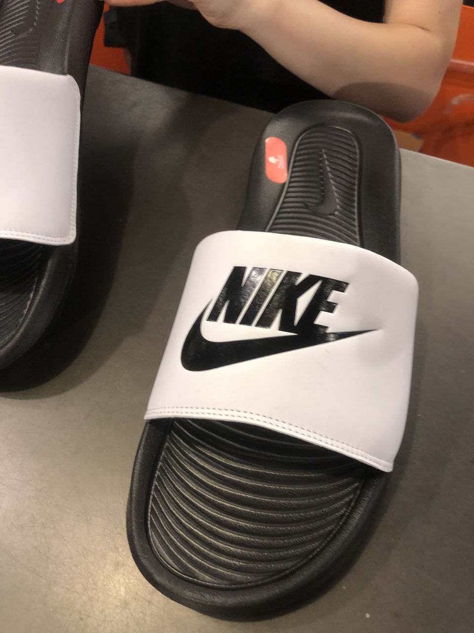 șlapi Nike