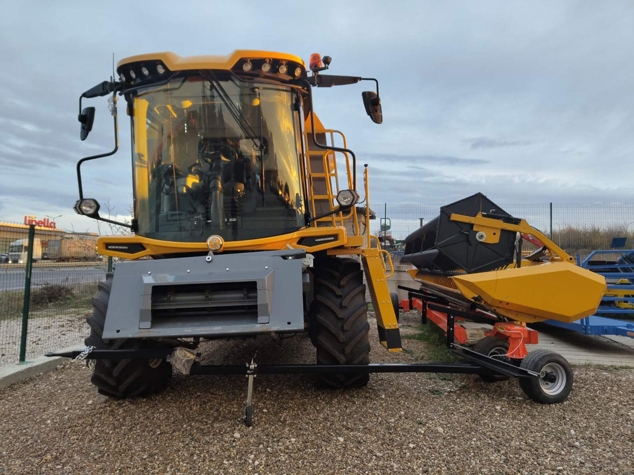 Schimba combina veche pe una noua! Sampo Comia C8 (210c.p.)