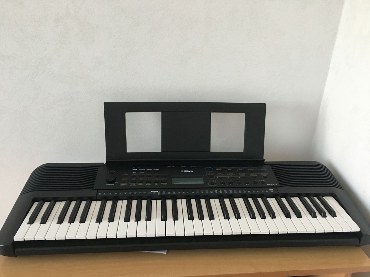 Yamaha PSR e-273