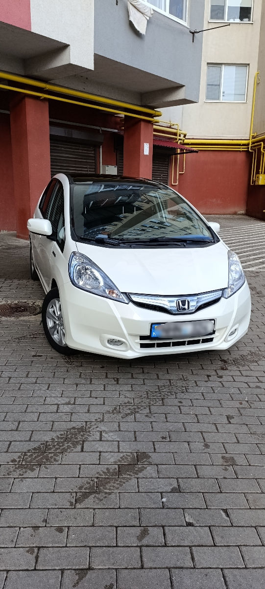Honda Jazz 2013 г. с пробегом 184 км, Гибрид, 5999