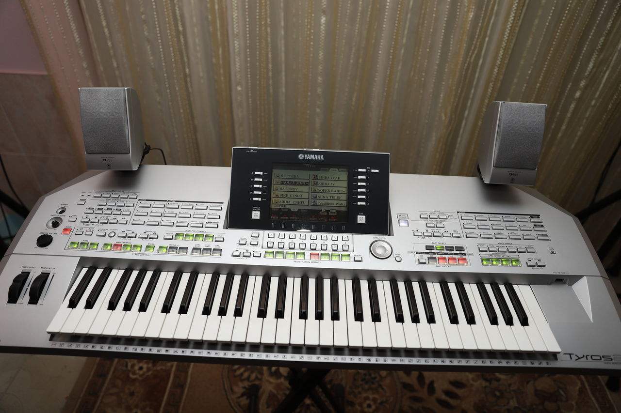 Yamaha Tyros 2 Practic Noua