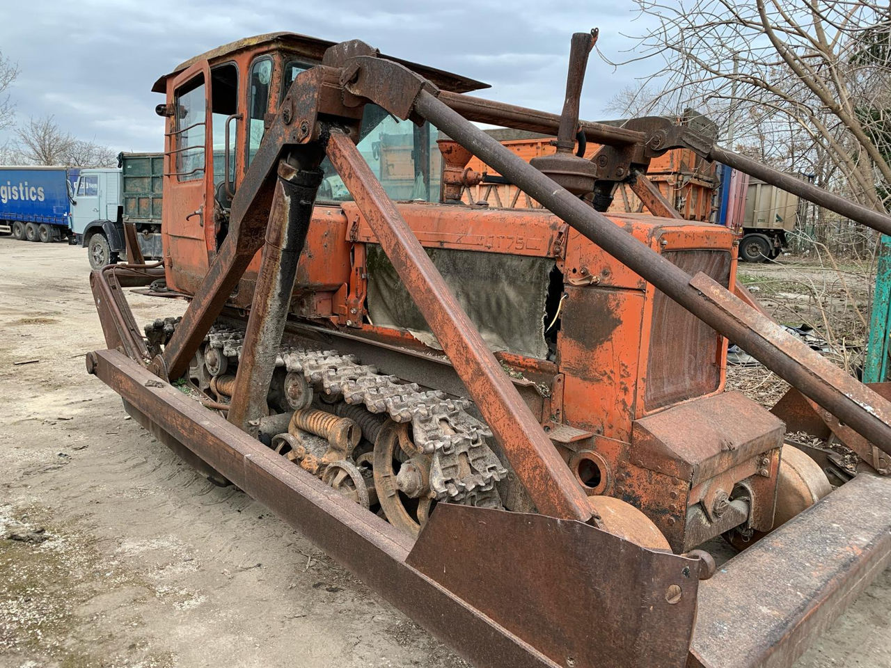 Tractor DT 75 (PTS 32)