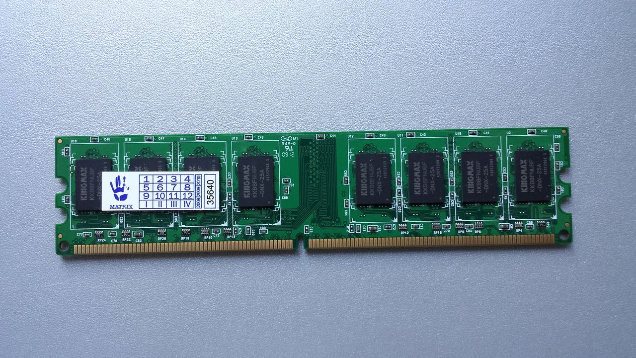 Vând DDR2-800 2GB Kingmax