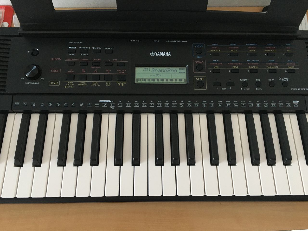 Yamaha PSR e-273