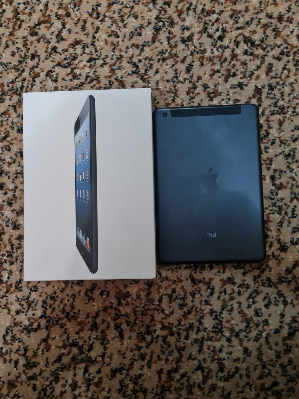 IPad mini 16gb are sim model A1455: Wi-Fi, Cellular tot setul 1100lei nu cedez
