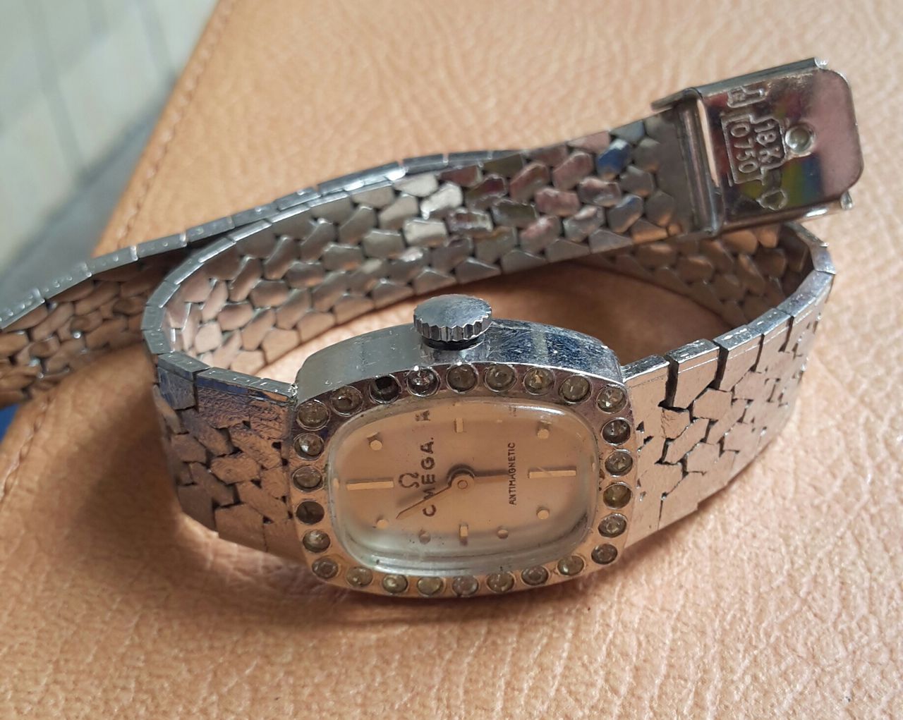 Ceas Omega de dama placat cu aur alb 18 karate