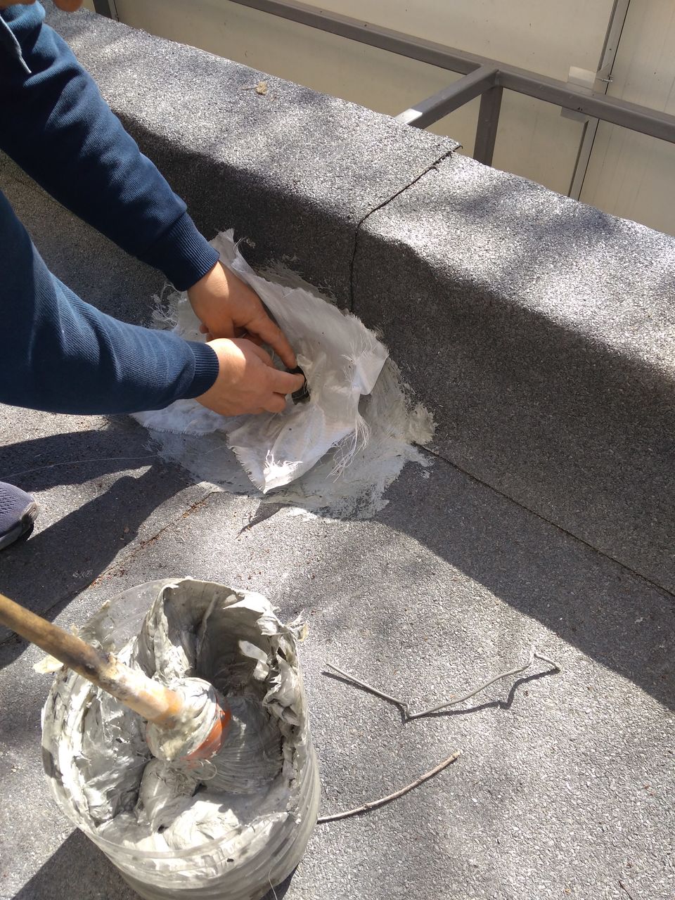 Reparatii acoperis cu membrane bituminoase la blocuri locative, garaje ...