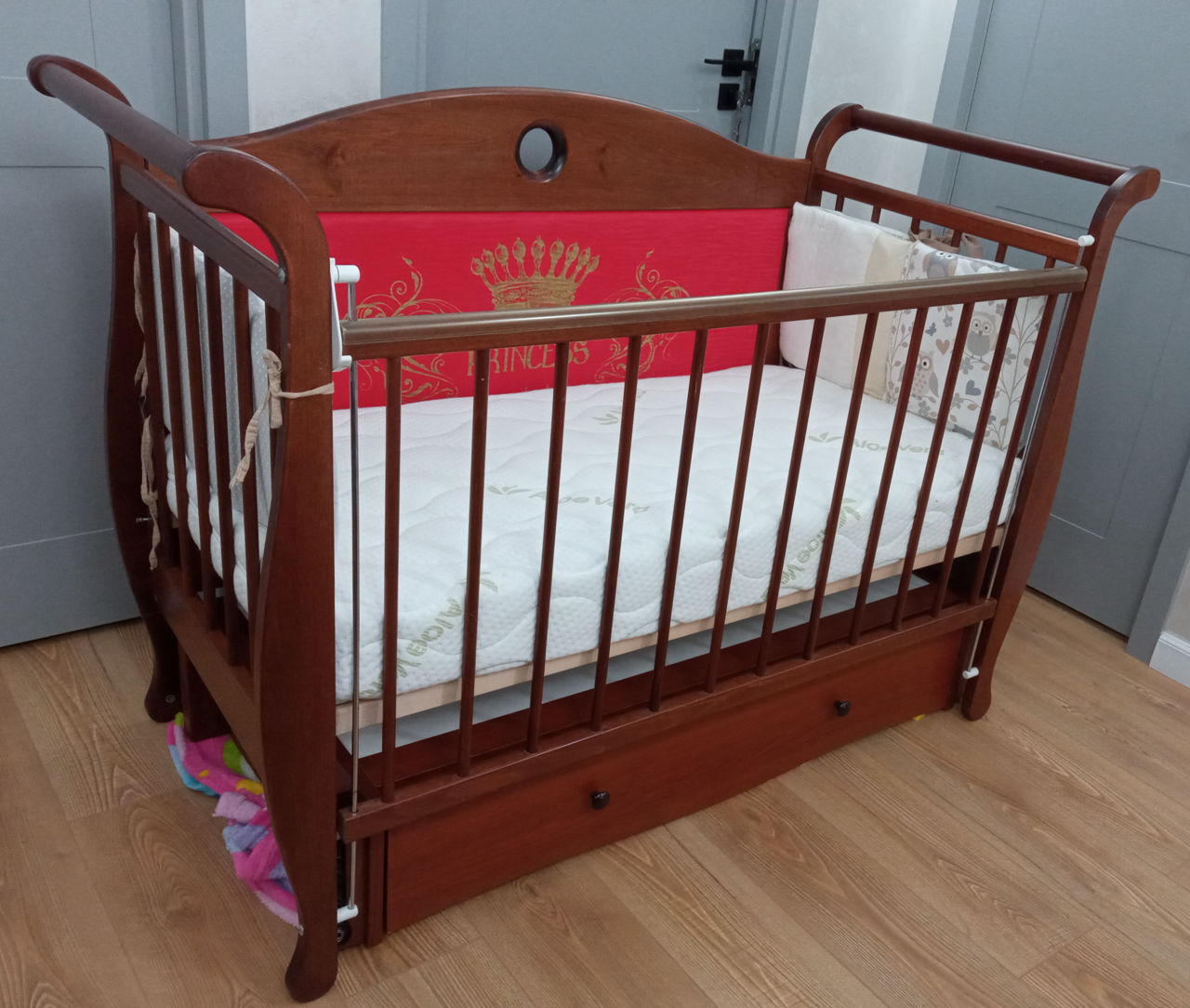 Patuc calitativ din lemn natural cu sistem de leganare + saltea ...