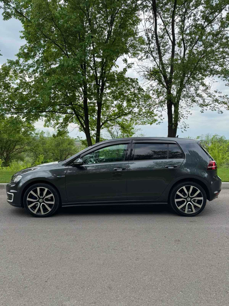 Volkswagen Golf an. 2015 cu rulaj 205000 km, Plug-in Hybrid (benzină ...