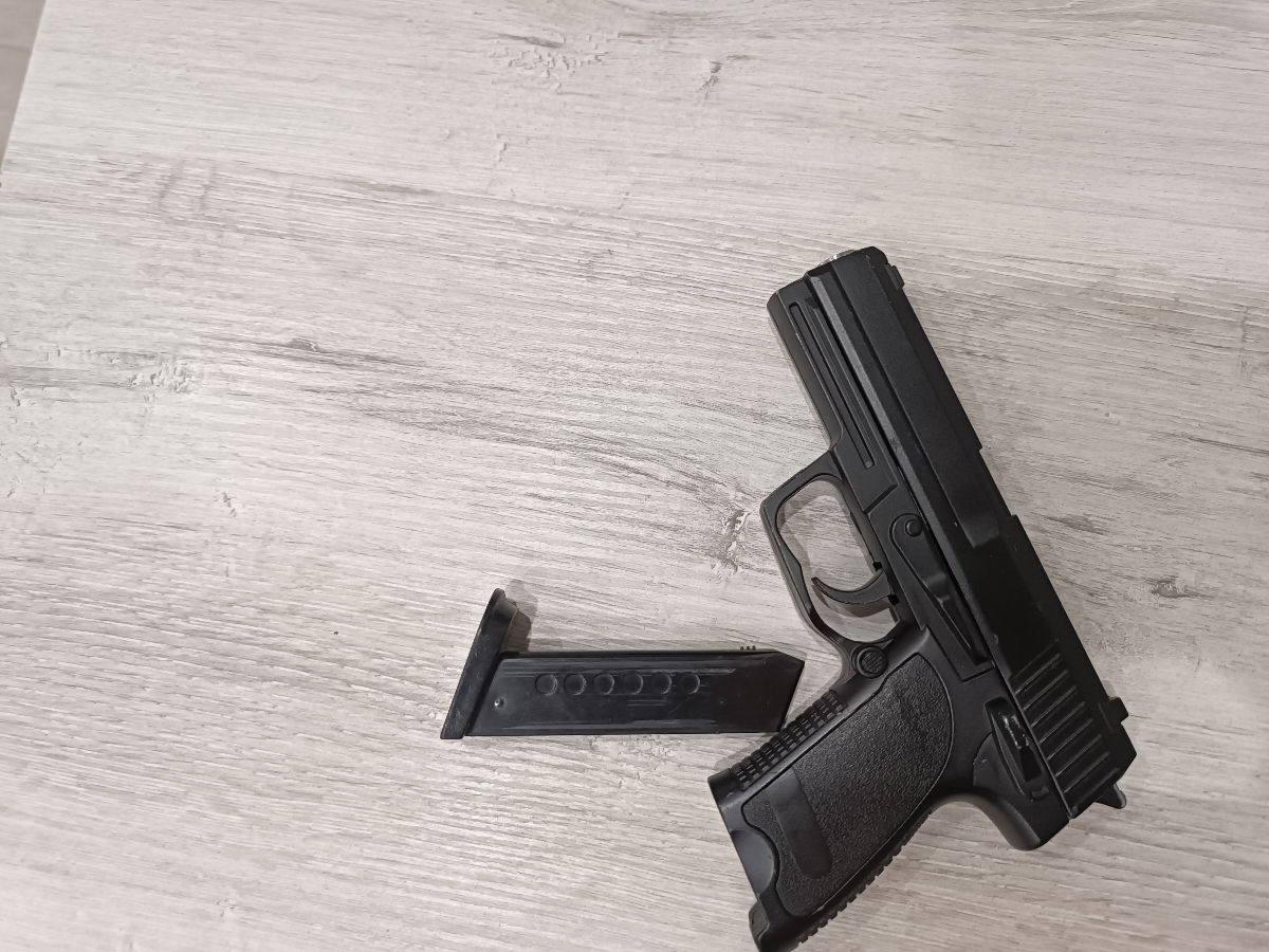 vand pistol de jucarie