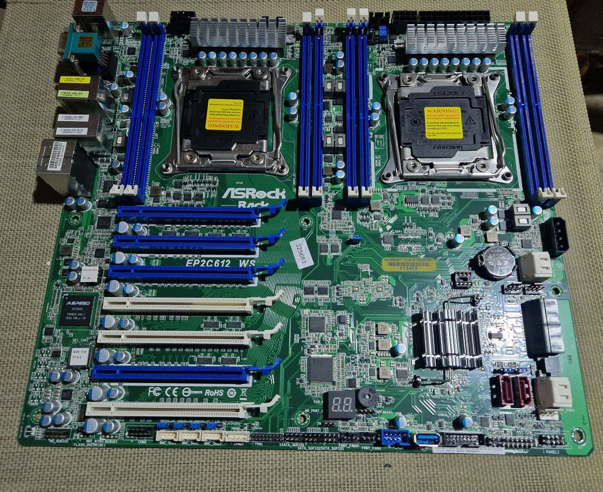 2x Socket LGA2011-3 ASRock