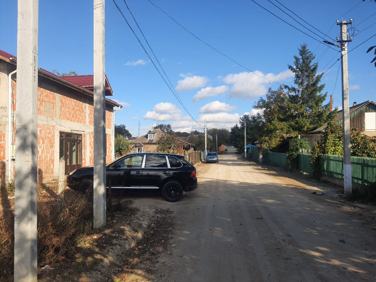 Vind casa ne finisata