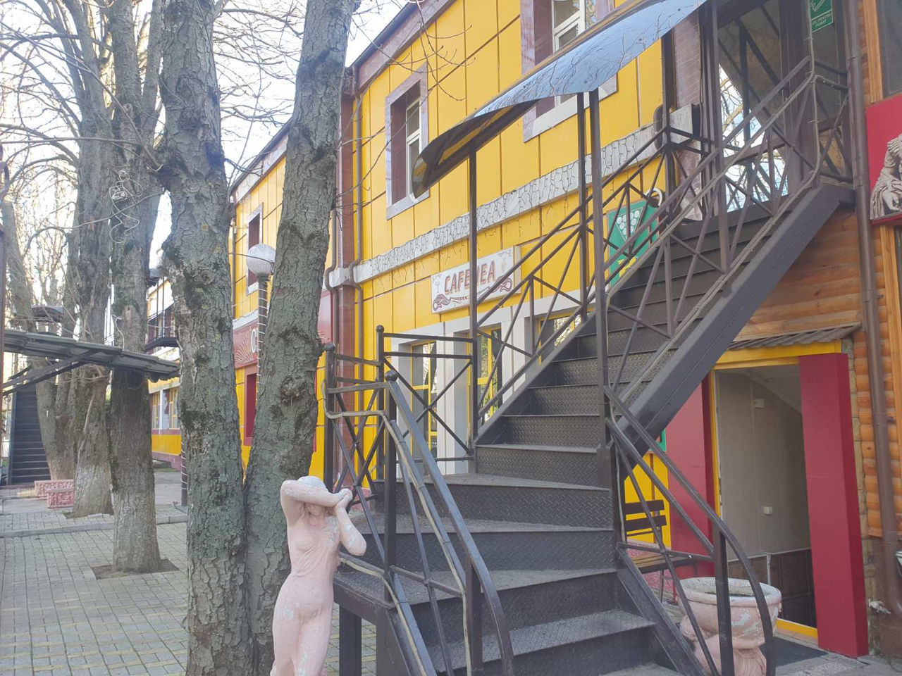 Se vinde imobil comercial in centru or. Drochia