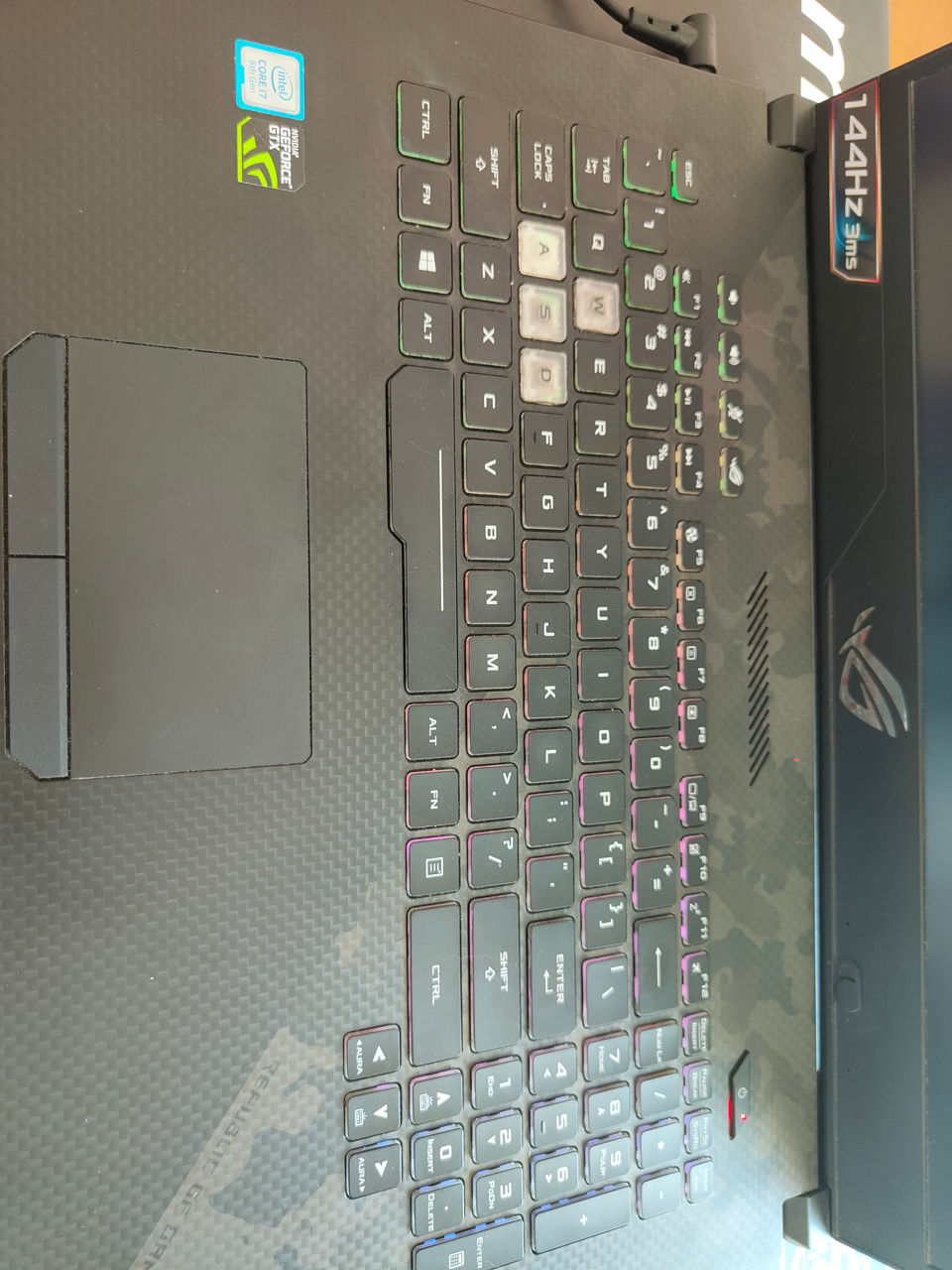 Asus ROG Strix Scar II GL704G (i7-8750H, GTX 1060)