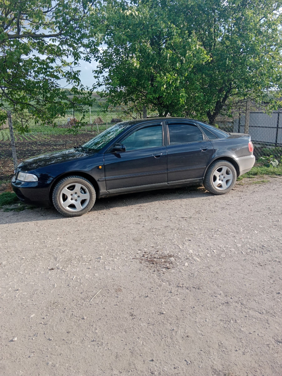 Audi A4 an. 1999 cu rulaj 253842 km, Benzină, 2200