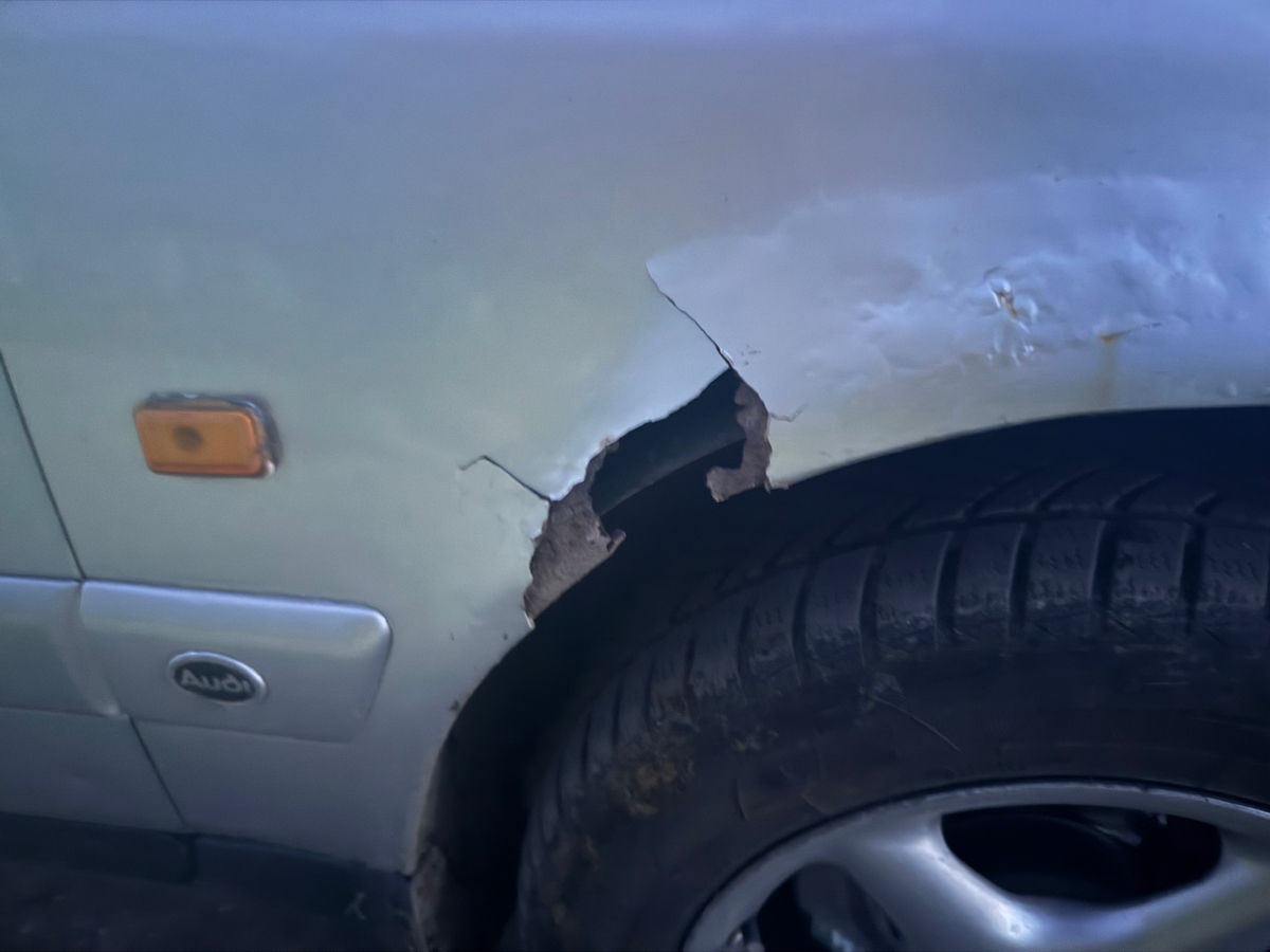 Audi A6 an. 1995 cu rulaj 270000 km, Gaz / Benzină (propan), 2400