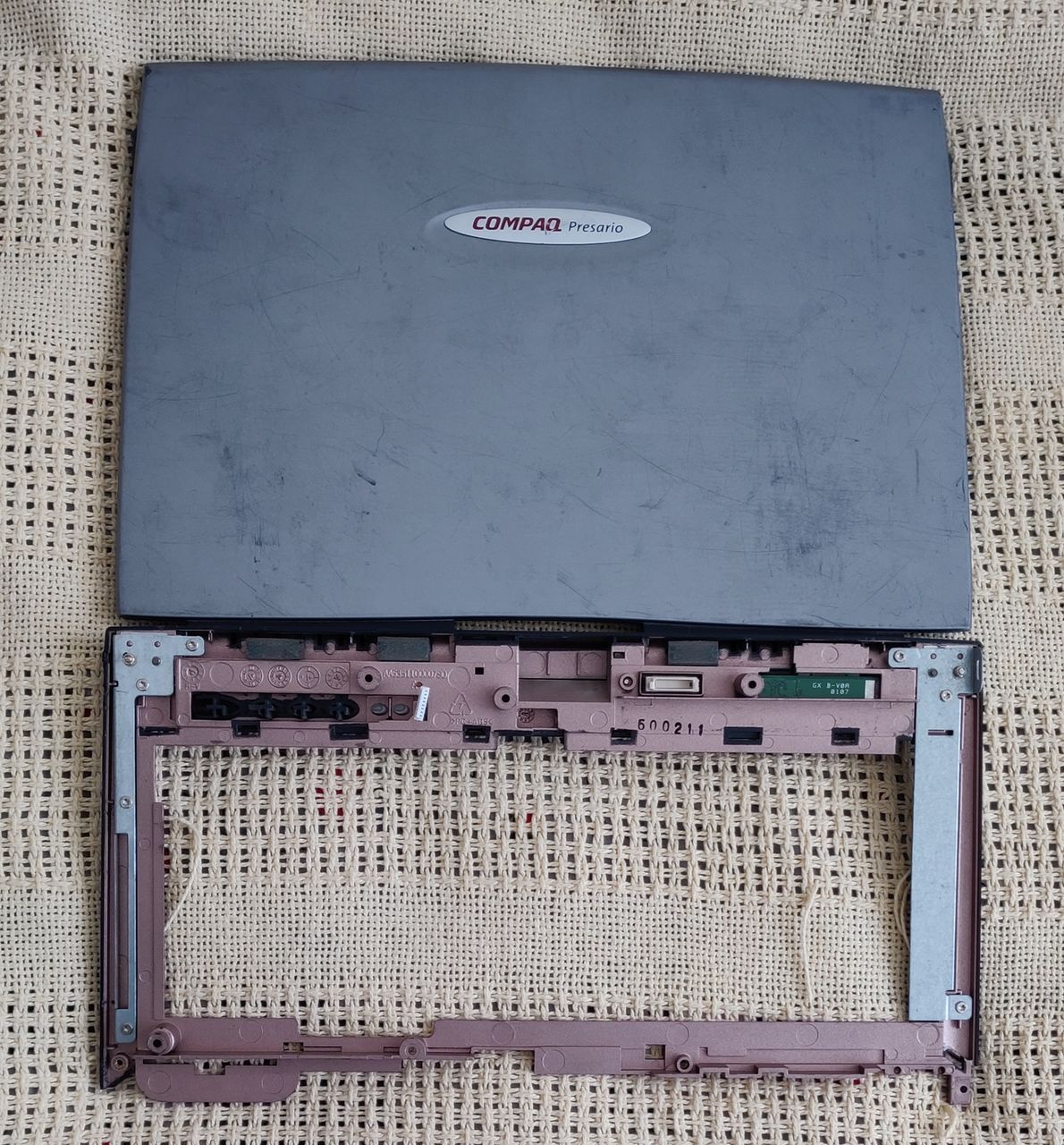 se vinde ecran compaq presario 1200 12.1 in